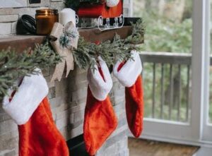 10 Festive Christmas Morning Traditions for Your Family - Seasons in ...