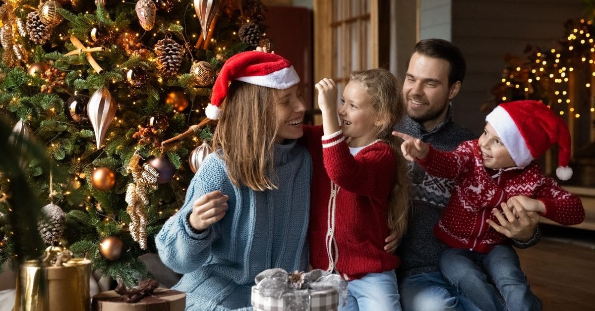 10 Festive Christmas Morning Traditions for Your Family - Seasons in ...