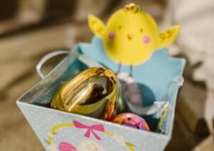 50 Fun & Creative Backyard Easter Egg Hunt Ideas - Seasons in Parenting
